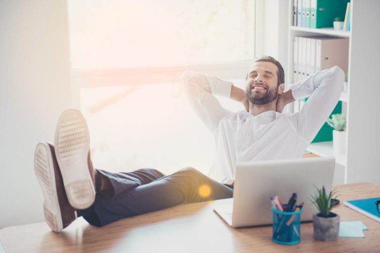 Digital Detox: Managing Screen Time at Home Office | Allianz