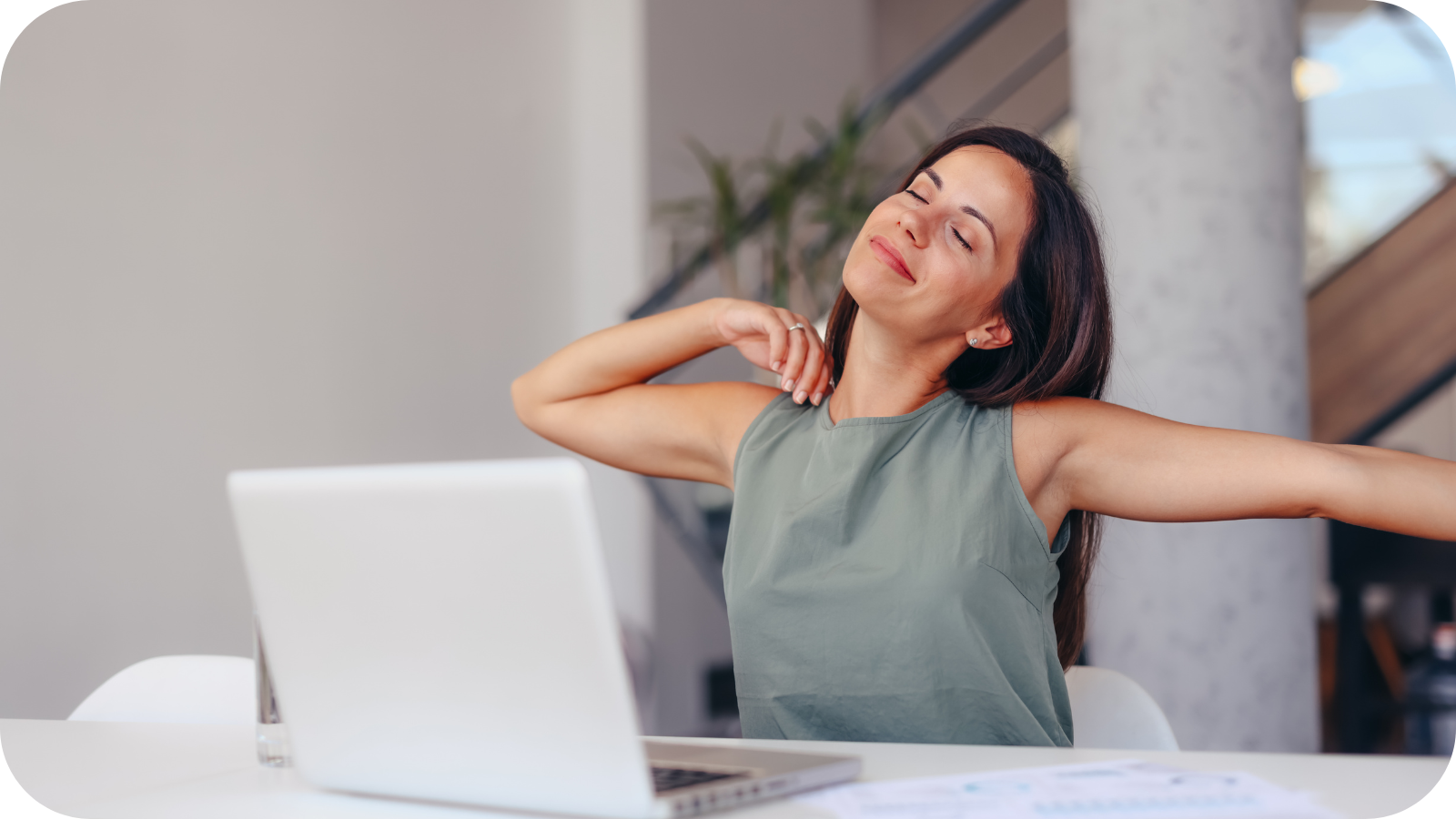 The Importance of Stretching at Work | Allianz